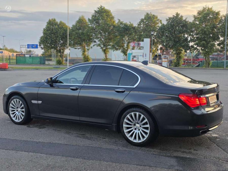 Pelēks BMW 750 2008 Kretinga, ar dzinēja tilpumu 4.40 L un nobraukumu 194 tūkst. km par 6600 €, foto 7 vietnē AUTOMOTO.COM.LV