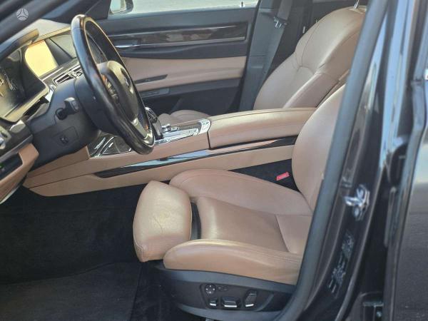 Pelēks BMW 750 2008 Kretinga, ar dzinēja tilpumu 4.40 L un nobraukumu 194 tūkst. km par 6600 €, foto 7 vietnē AUTOMOTO.COM.LV
