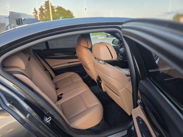 Pelēks BMW 750 2008 Kretinga, ar dzinēja tilpumu 4.40 L un nobraukumu 194 tūkst. km par 6600 €, foto 10 vietnē AUTOMOTO.COM.LV