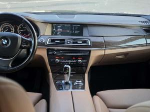 Pelēks BMW 750 2008 Kretinga, ar dzinēja tilpumu 4.40 L un nobraukumu 194 tūkst. km par 6600 €, foto 16 vietnē AUTOMOTO.COM.LV