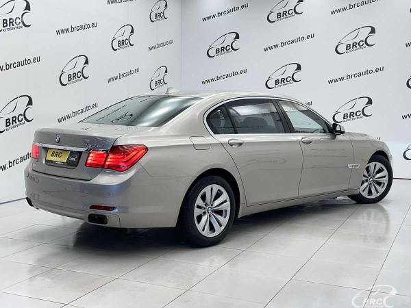 Pelēks BMW 750 2011 Viļņa, ar dzinēja tilpumu 4.40 L un nobraukumu 233 tūkst. km par 9500 €, foto 3 vietnē AUTOMOTO.COM.LV