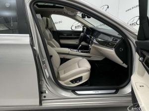 Grey BMW 750 2011 in Vilnius, with an engine capacity of 4.40 L and mileage of 233 thousand km for 9500 €, photo 5 on AUTOMOTO.COM.LV