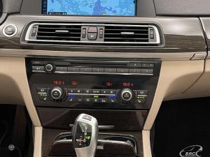 Grey BMW 750 2011 in Vilnius, with an engine capacity of 4.40 L and mileage of 233 thousand km for 9500 €, photo 21 on AUTOMOTO.COM.LV