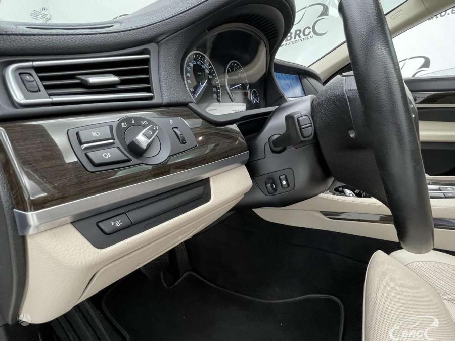 Grey BMW 750 2011 in Vilnius, with an engine capacity of 4.40 L and mileage of 233 thousand km for 9500 €, photo 27 on AUTOMOTO.COM.LV