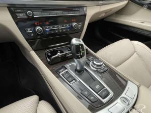 Grey BMW 750 2011 in Vilnius, with an engine capacity of 4.40 L and mileage of 233 thousand km for 9500 €, photo 30 on AUTOMOTO.COM.LV