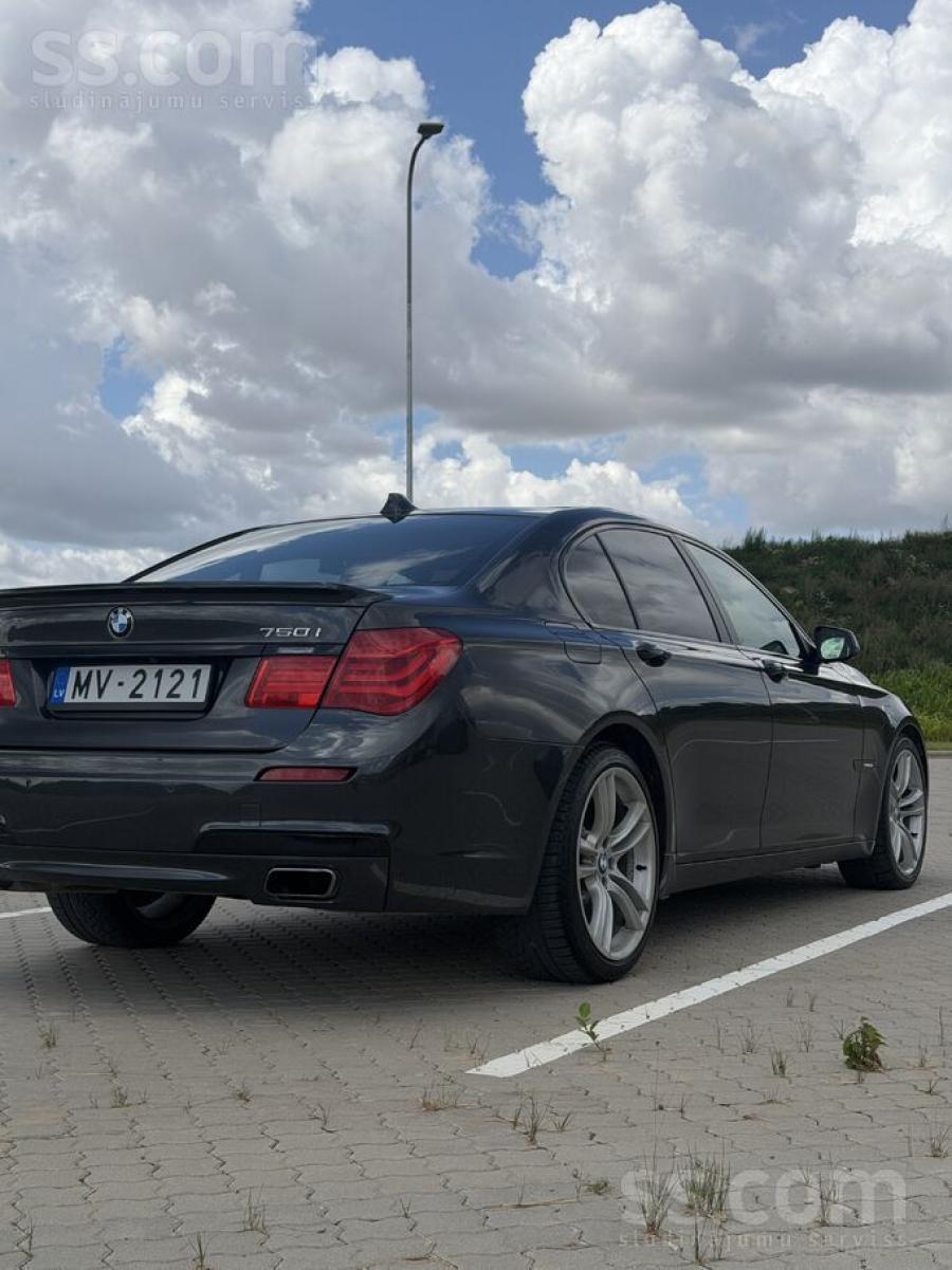 Pelēks BMW 750 2011 Jelgava, ar dzinēja tilpumu 4.40 L un nobraukumu 216 tūkst. km par 12900 €, foto 5 vietnē AUTOMOTO.COM.LV
