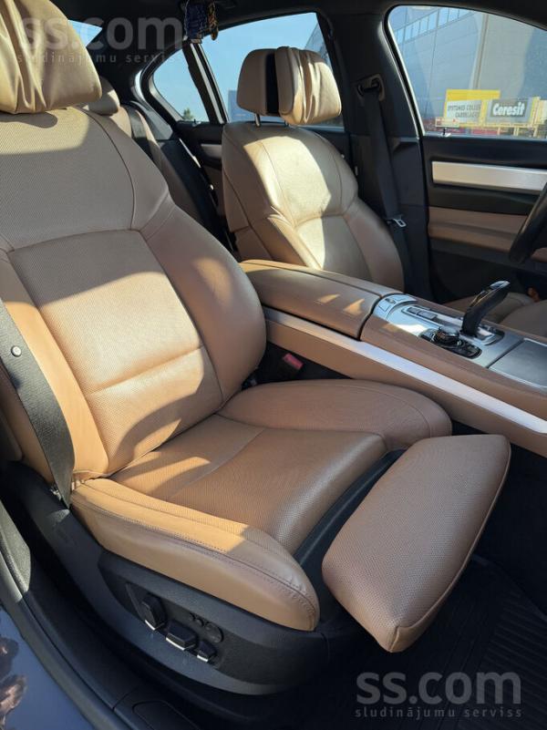 Grey BMW 750 2011 in Jelgava, with an engine capacity of 4.40 L and mileage of 216 thousand km for 12900 €, photo 6 on AUTOMOTO.COM.LV