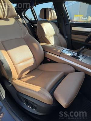 Pelēks BMW 750 2011 Jelgava, ar dzinēja tilpumu 4.40 L un nobraukumu 216 tūkst. km par 12900 €, foto 6 vietnē AUTOMOTO.COM.LV