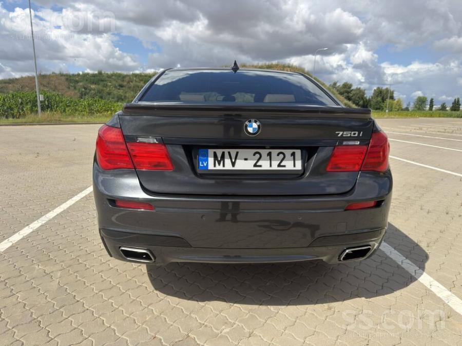 Pelēks BMW 750 2011 Jelgava, ar dzinēja tilpumu 4.40 L un nobraukumu 216 tūkst. km par 12900 €, foto 10 vietnē AUTOMOTO.COM.LV