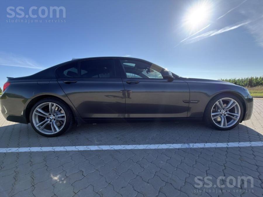 Pelēks BMW 750 2011 Jelgava, ar dzinēja tilpumu 4.40 L un nobraukumu 216 tūkst. km par 12900 €, foto 11 vietnē AUTOMOTO.COM.LV