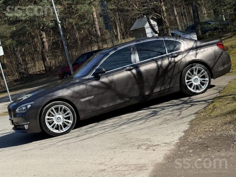 Pelēks BMW 750 2012 Jūrmala, ar dzinēja tilpumu 3.00 L un nobraukumu 0 tūkst. km par 15950 €, foto 8 vietnē AUTOMOTO.COM.LV