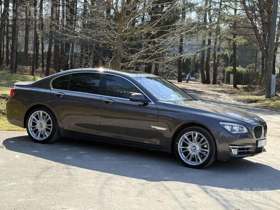 Pelēks BMW 750 2012 Jūrmala, ar dzinēja tilpumu 3.00 L un nobraukumu 0 tūkst. km par 15950 €, foto 9 vietnē AUTOMOTO.COM.LV