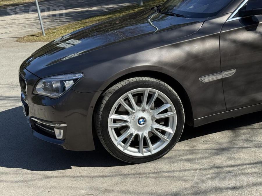 Pelēks BMW 750 2012 Jūrmala, ar dzinēja tilpumu 3.00 L un nobraukumu 0 tūkst. km par 15950 €, foto 10 vietnē AUTOMOTO.COM.LV
