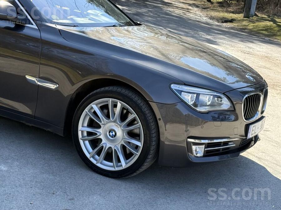 Pelēks BMW 750 2012 Jūrmala, ar dzinēja tilpumu 3.00 L un nobraukumu 0 tūkst. km par 15950 €, foto 11 vietnē AUTOMOTO.COM.LV