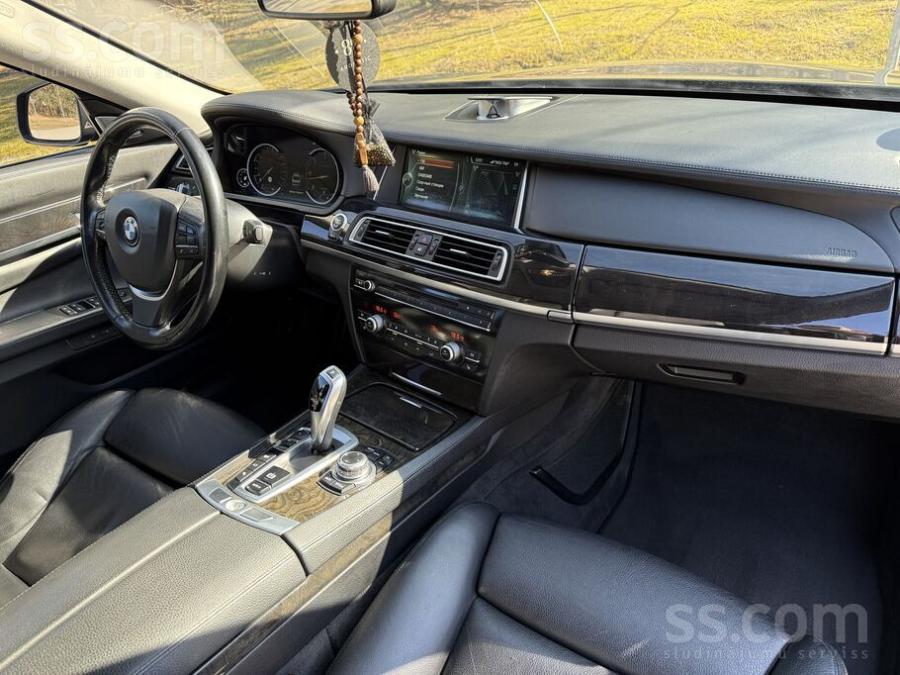 Pelēks BMW 750 2012 Jūrmala, ar dzinēja tilpumu 3.00 L un nobraukumu 0 tūkst. km par 15950 €, foto 19 vietnē AUTOMOTO.COM.LV