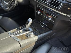 Pelēks BMW 750 2012 Jūrmala, ar dzinēja tilpumu 3.00 L un nobraukumu 0 tūkst. km par 15950 €, foto 20 vietnē AUTOMOTO.COM.LV