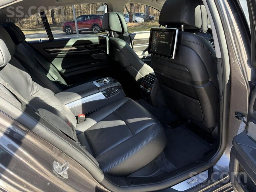 Pelēks BMW 750 2012 Jūrmala, ar dzinēja tilpumu 3.00 L un nobraukumu 0 tūkst. km par 15950 €, foto 21 vietnē AUTOMOTO.COM.LV