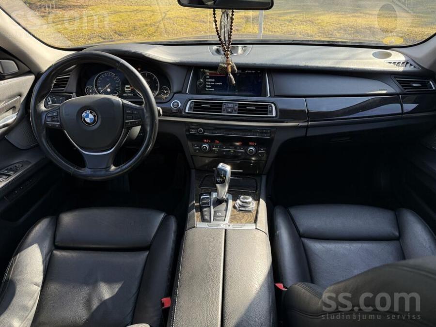 Pelēks BMW 750 2012 Jūrmala, ar dzinēja tilpumu 3.00 L un nobraukumu 0 tūkst. km par 15950 €, foto 23 vietnē AUTOMOTO.COM.LV