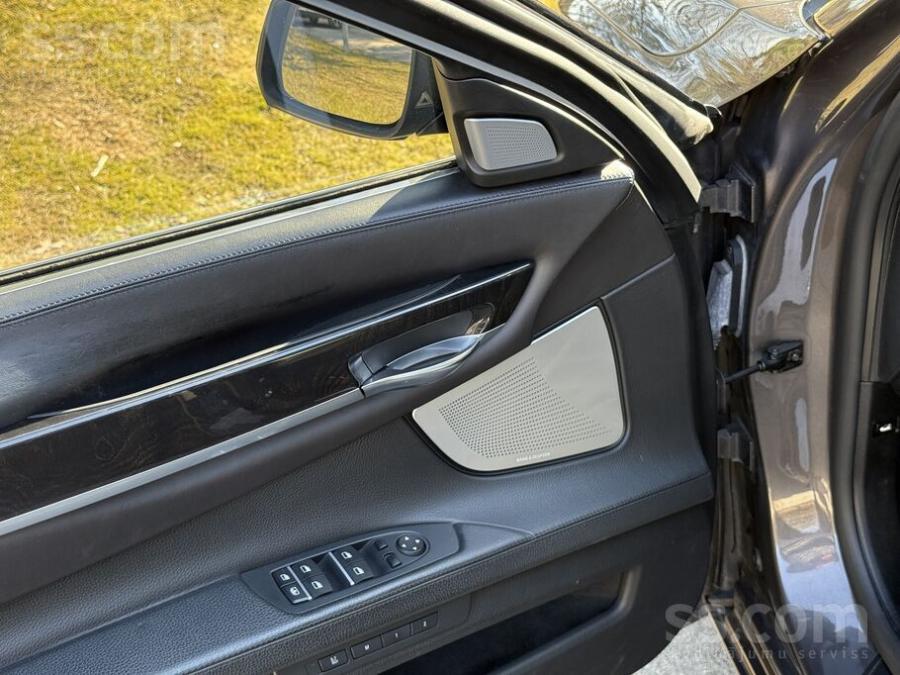 Pelēks BMW 750 2012 Jūrmala, ar dzinēja tilpumu 3.00 L un nobraukumu 0 tūkst. km par 15950 €, foto 28 vietnē AUTOMOTO.COM.LV
