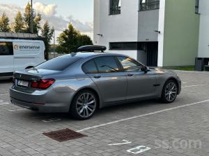 Grey BMW 750 2012 in Riga, with an engine capacity of 3.00 L and mileage of 214 thousand km for 17850 €, photo 4 on AUTOMOTO.COM.LV