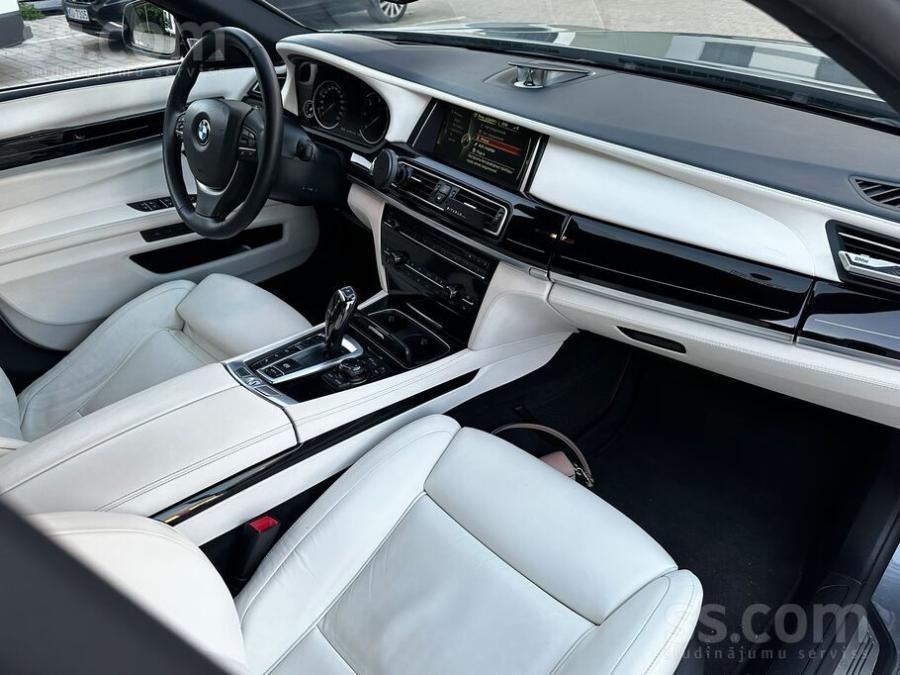 Grey BMW 750 2012 in Riga, with an engine capacity of 3.00 L and mileage of 214 thousand km for 17850 €, photo 10 on AUTOMOTO.COM.LV