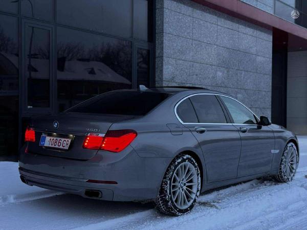 Pelēks BMW 750 2013 Klaipėda, ar dzinēja tilpumu 4.40 L un nobraukumu 181 tūkst. km par 8700 €, foto 3 vietnē AUTOMOTO.COM.LV