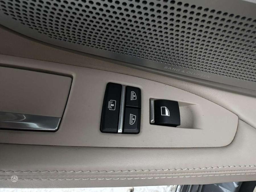 Grey BMW 750 2013 in Klaipeda, with an engine capacity of 4.40 L and mileage of 181 thousand km for 8700 €, photo 20 on AUTOMOTO.COM.LV