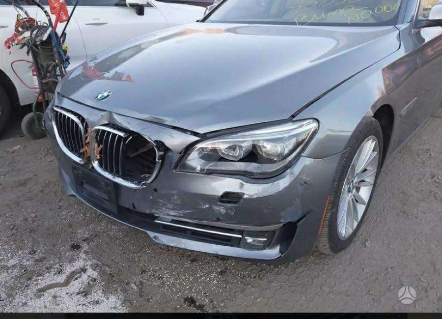 Grey BMW 750 2013 in Klaipeda, with an engine capacity of 4.40 L and mileage of 181 thousand km for 8700 €, photo 21 on AUTOMOTO.COM.LV