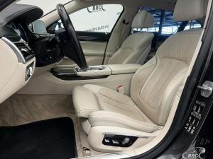 Grey BMW 750 2015 in Vilnius, with an engine capacity of 4.40 L and mileage of 169 thousand km for 16900 €, photo 6 on AUTOMOTO.COM.LV
