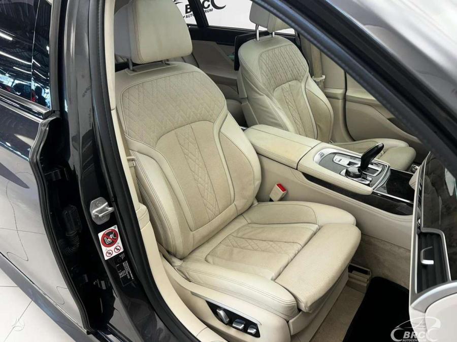 Grey BMW 750 2015 in Vilnius, with an engine capacity of 4.40 L and mileage of 169 thousand km for 16900 €, photo 8 on AUTOMOTO.COM.LV