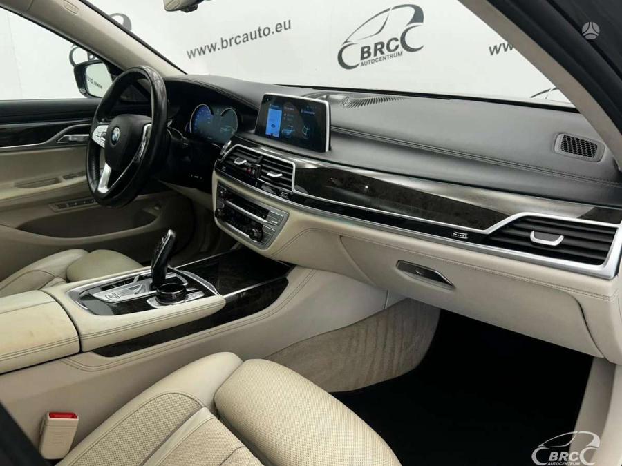 Grey BMW 750 2015 in Vilnius, with an engine capacity of 4.40 L and mileage of 169 thousand km for 16900 €, photo 10 on AUTOMOTO.COM.LV