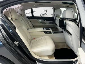 Grey BMW 750 2015 in Vilnius, with an engine capacity of 4.40 L and mileage of 169 thousand km for 16900 €, photo 11 on AUTOMOTO.COM.LV