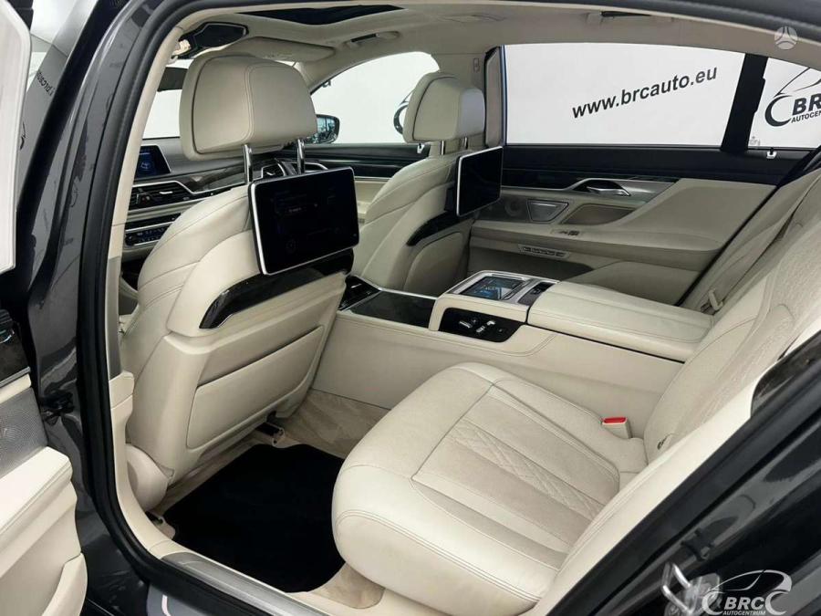 Grey BMW 750 2015 in Vilnius, with an engine capacity of 4.40 L and mileage of 169 thousand km for 16900 €, photo 12 on AUTOMOTO.COM.LV