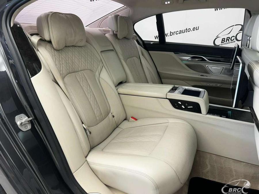 Grey BMW 750 2015 in Vilnius, with an engine capacity of 4.40 L and mileage of 169 thousand km for 16900 €, photo 14 on AUTOMOTO.COM.LV