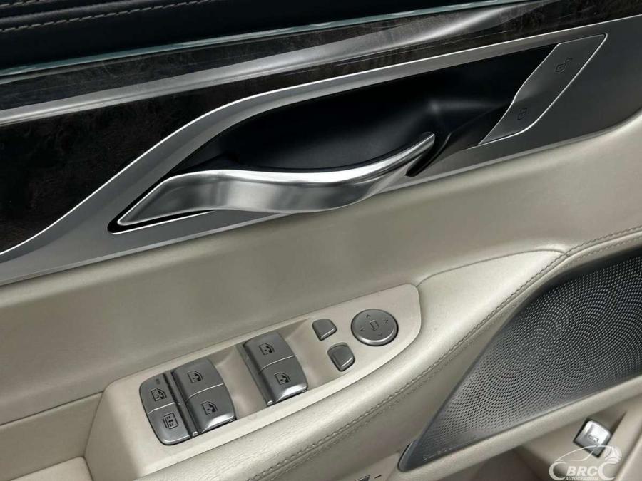Grey BMW 750 2015 in Vilnius, with an engine capacity of 4.40 L and mileage of 169 thousand km for 16900 €, photo 15 on AUTOMOTO.COM.LV