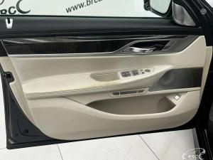 Grey BMW 750 2015 in Vilnius, with an engine capacity of 4.40 L and mileage of 169 thousand km for 16900 €, photo 16 on AUTOMOTO.COM.LV