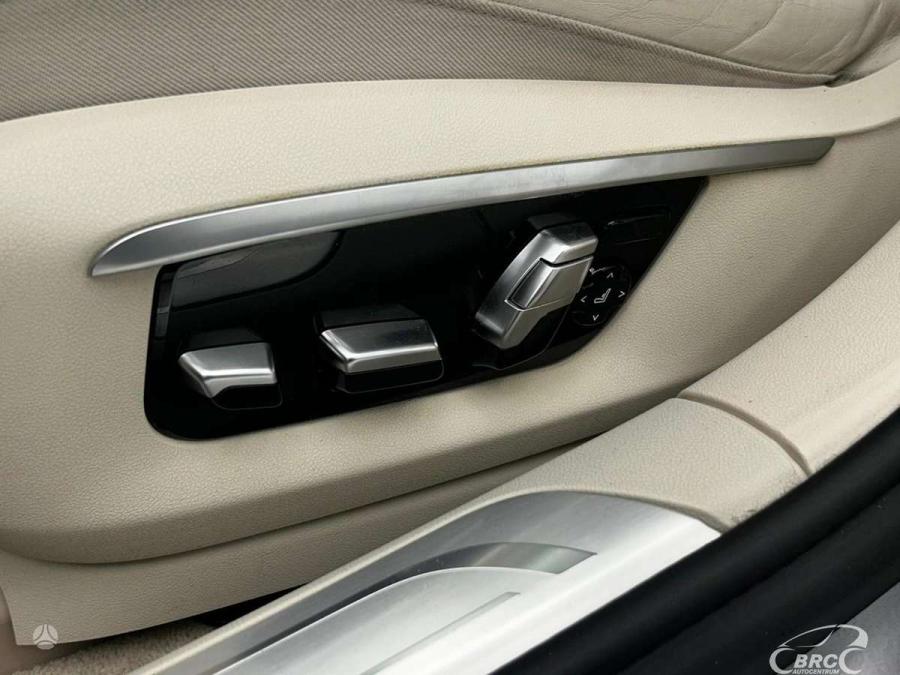 Grey BMW 750 2015 in Vilnius, with an engine capacity of 4.40 L and mileage of 169 thousand km for 16900 €, photo 18 on AUTOMOTO.COM.LV