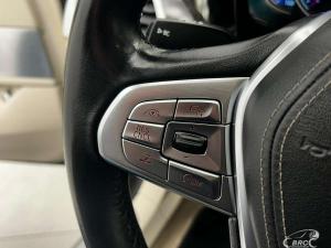 Grey BMW 750 2015 in Vilnius, with an engine capacity of 4.40 L and mileage of 169 thousand km for 16900 €, photo 20 on AUTOMOTO.COM.LV