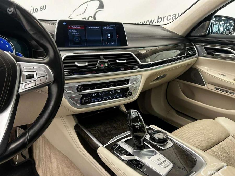 Grey BMW 750 2015 in Vilnius, with an engine capacity of 4.40 L and mileage of 169 thousand km for 16900 €, photo 26 on AUTOMOTO.COM.LV