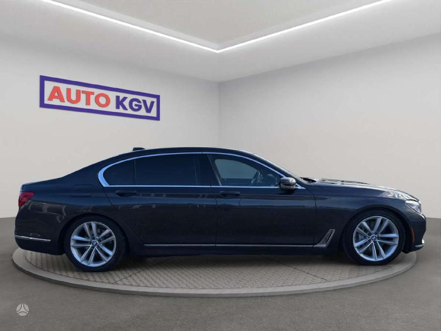 Pelēks BMW 750 2016 Kauņa, ar dzinēja tilpumu 4.40 L un nobraukumu 155 tūkst. km par 22499 €, foto 6 vietnē AUTOMOTO.COM.LV