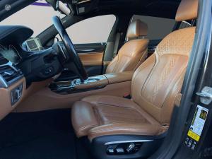 Pelēks BMW 750 2016 Kauņa, ar dzinēja tilpumu 4.40 L un nobraukumu 155 tūkst. km par 22499 €, foto 16 vietnē AUTOMOTO.COM.LV