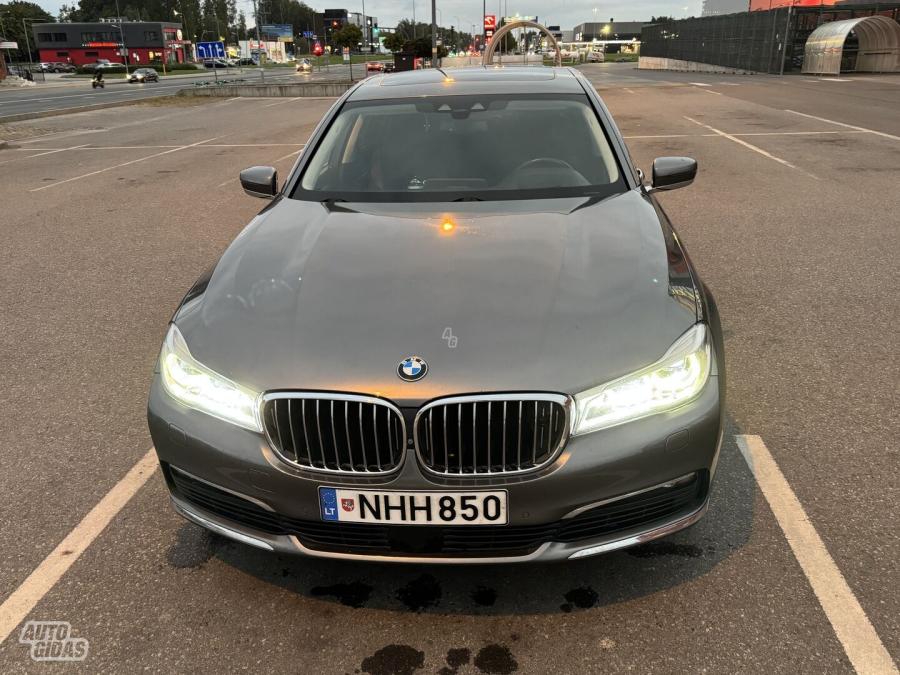 Grey BMW 750 2016 in Kaunas, with an engine capacity of 4.40 L and mileage of 170 thousand km for 23000 €, photo 3 on AUTOMOTO.COM.LV