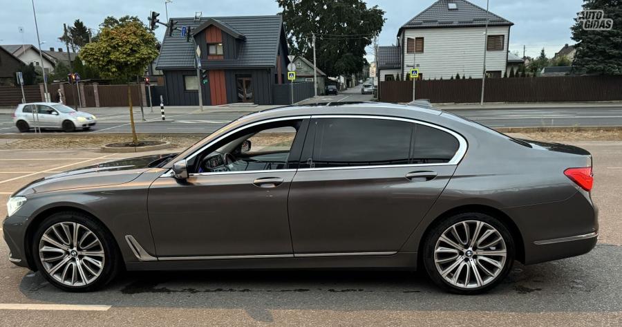 Grey BMW 750 2016 in Kaunas, with an engine capacity of 4.40 L and mileage of 170 thousand km for 23000 €, photo 8 on AUTOMOTO.COM.LV