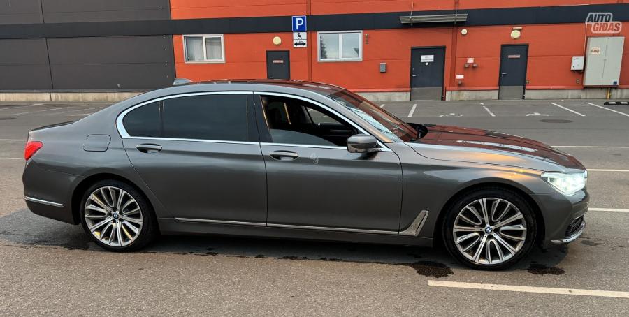 Grey BMW 750 2016 in Kaunas, with an engine capacity of 4.40 L and mileage of 170 thousand km for 23000 €, photo 11 on AUTOMOTO.COM.LV