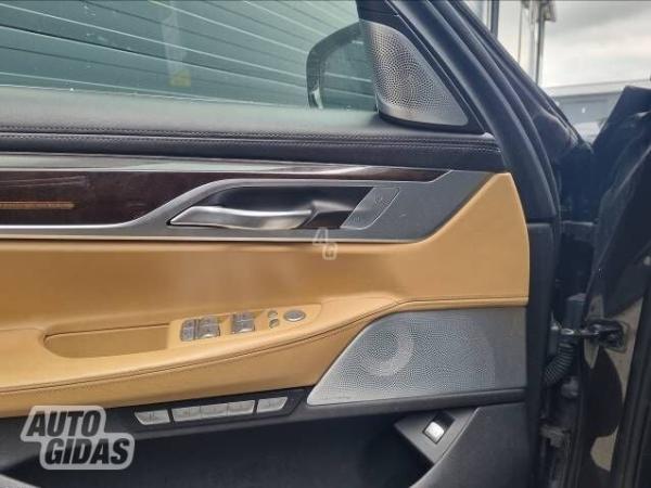 Pelēks BMW 750 2016 Kauņa, ar dzinēja tilpumu 4.40 L un nobraukumu 203 tūkst. km par 11999 €, foto 4 vietnē AUTOMOTO.COM.LV