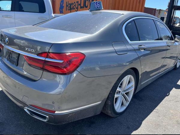 Grey BMW 750 2016 in Vilnius, with an engine capacity of 4.40 L and mileage of 150 thousand km for 13310 €, photo 3 on AUTOMOTO.COM.LV