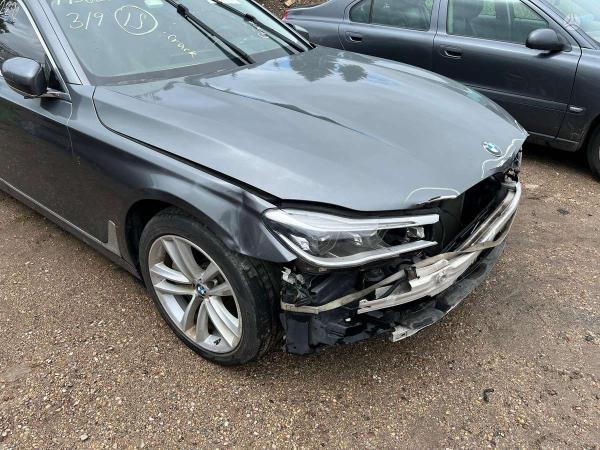 Grey BMW 750 2016 in Vilnius, with an engine capacity of 4.40 L and mileage of 150 thousand km for 13310 €, photo 8 on AUTOMOTO.COM.LV