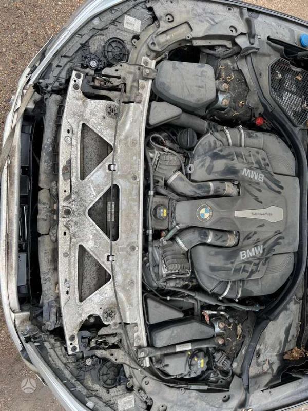 Grey BMW 750 2016 in Vilnius, with an engine capacity of 4.40 L and mileage of 150 thousand km for 13310 €, photo 9 on AUTOMOTO.COM.LV