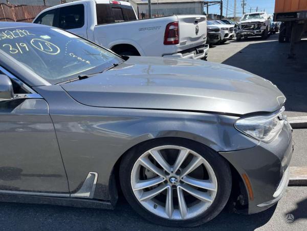 Grey BMW 750 2016 in Vilnius, with an engine capacity of 4.40 L and mileage of 150 thousand km for 13310 €, photo 11 on AUTOMOTO.COM.LV