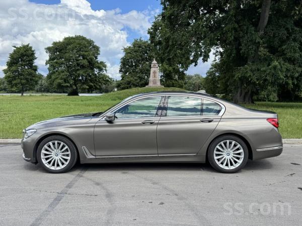 Grey BMW 750 2017 in Riga, with an engine capacity of 4.40 L and mileage of 0 thousand km for 16500 €, photo 4 on AUTOMOTO.COM.LV